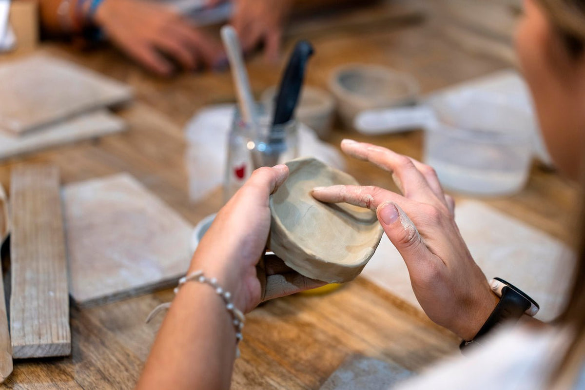 Team building pottery workshop in Montreal – Parceline